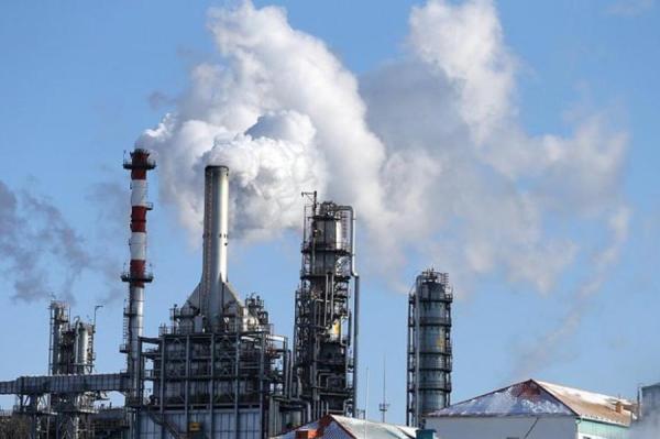 Переработка нефти в России упала до минимума