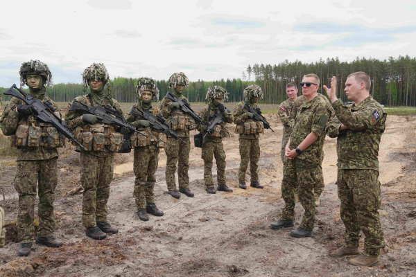 Президент объяснил, пошлет ли он латвийских военных на Украину | BB.LV