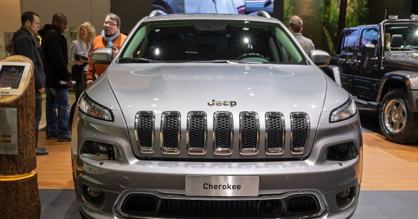 Наэлектризованный Jeep Cherokee въехал через Мексику | BB.LV
